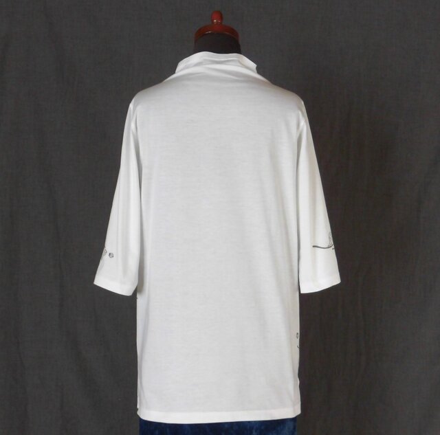 小さな実りたちの森＊筆描きTシャツ 七分袖オフネック | iichi 日々の暮らしを心地よくするハンドメイドやアンティークのマーケットプレイス