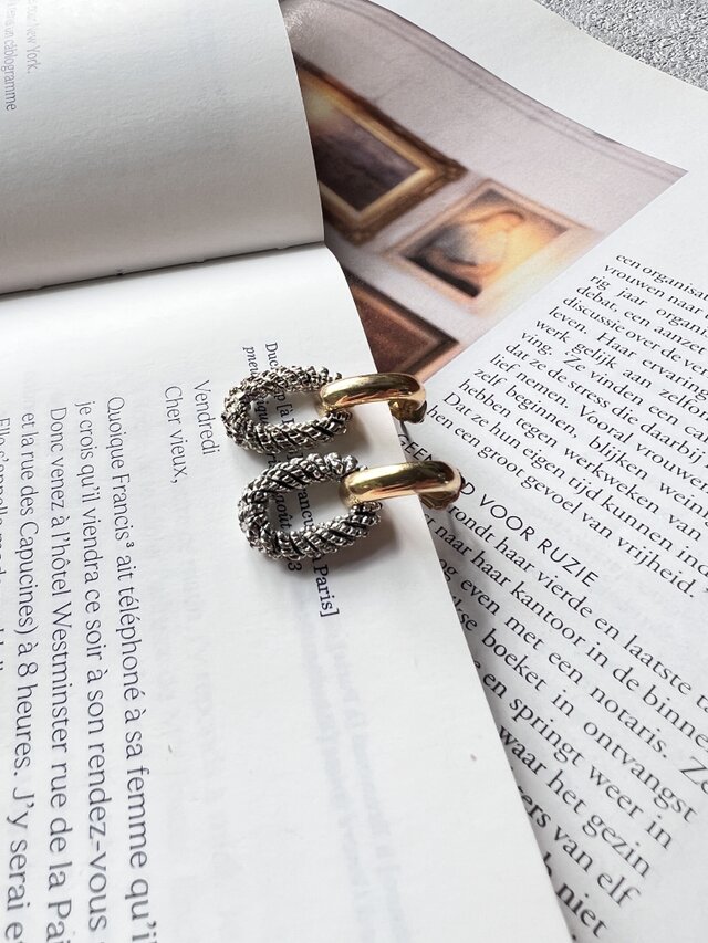 PA278-【 AVON 】エイボン・ヴィンテージピアス Gold & Silver Screw Chain | iichi 日々の暮らしを心地よくするハンドメイドやアンティークのマーケットプレイス