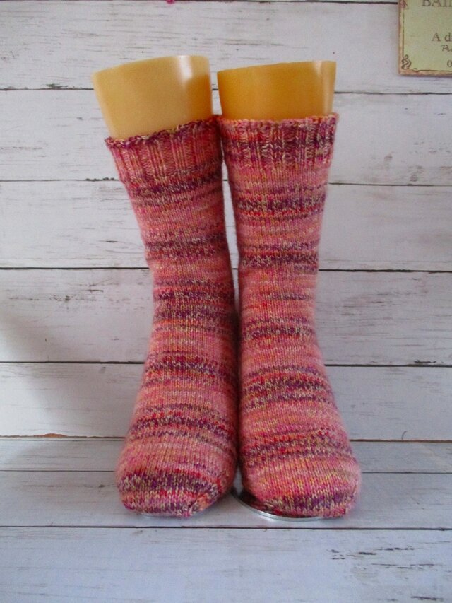 冷え取りソックス Rico Design Superba Multi Melange rosa | iichi 日々の暮らしを心地よくするハンドメイドやアンティークのマーケットプレイス