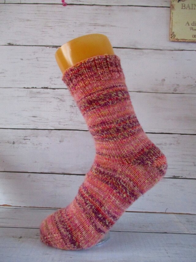 冷え取りソックス Rico Design Superba Multi Melange rosa | iichi 日々の暮らしを心地よくするハンドメイドやアンティークのマーケットプレイス