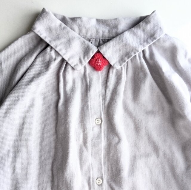 つぶつぶ・もこもこ 赤いお花の刺繍ブローチ 12粒 | iichi 日々の暮らしを心地よくするハンドメイドやアンティークのマーケットプレイス