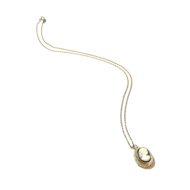 70s USA Cameo Fragrant Necklace | iichi 日々の暮らしを心地よくするハンドメイドやアンティークのマーケットプレイス