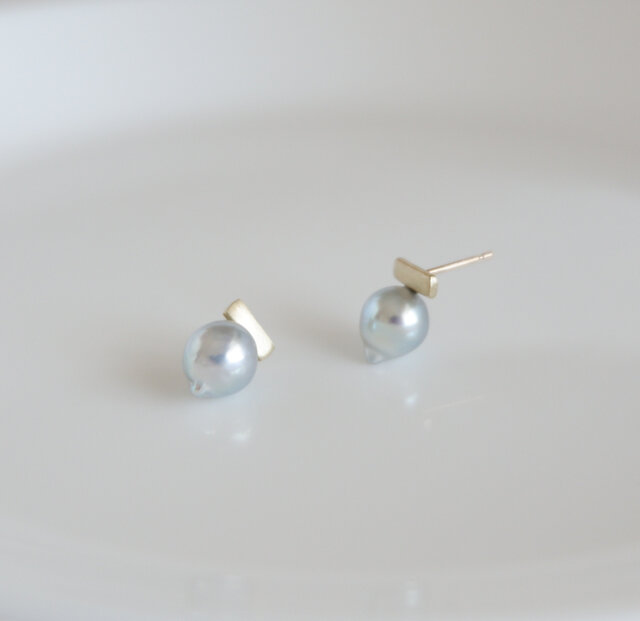 アコヤ真珠とゴールドのピアス K10 | iichi 日々の暮らしを心地よくするハンドメイドやアンティークのマーケットプレイス