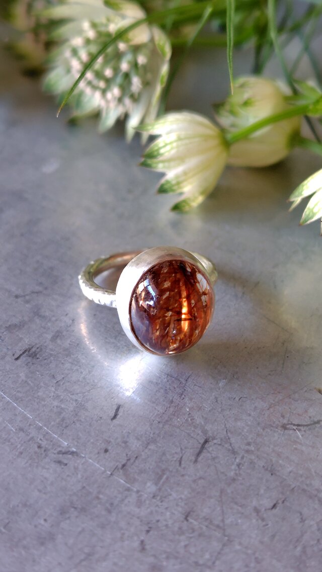 フォリエーテッドマイカインクォーツシルバーリング#3.5 | iichi 日々の暮らしを心地よくするハンドメイドやアンティークのマーケットプレイス