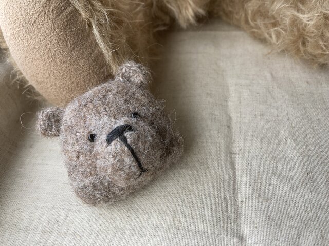 bear brooch | iichi 日々の暮らしを心地よくするハンドメイドやアンティークのマーケットプレイス