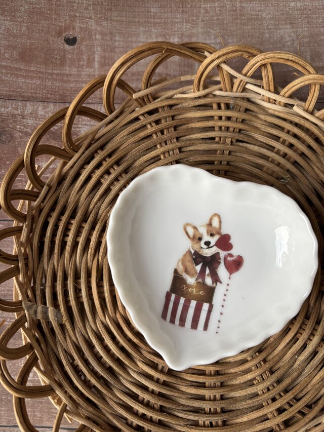 コーギー ハート皿 8cm | iichi 日々の暮らしを心地よくするハンドメイドやアンティークのマーケットプレイス