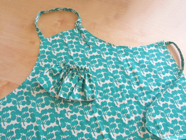 ターコイズブルー* 北欧風 カフェエプロン＆アームカバーset | iichi 日々の暮らしを心地よくするハンドメイドやアンティークのマーケットプレイス