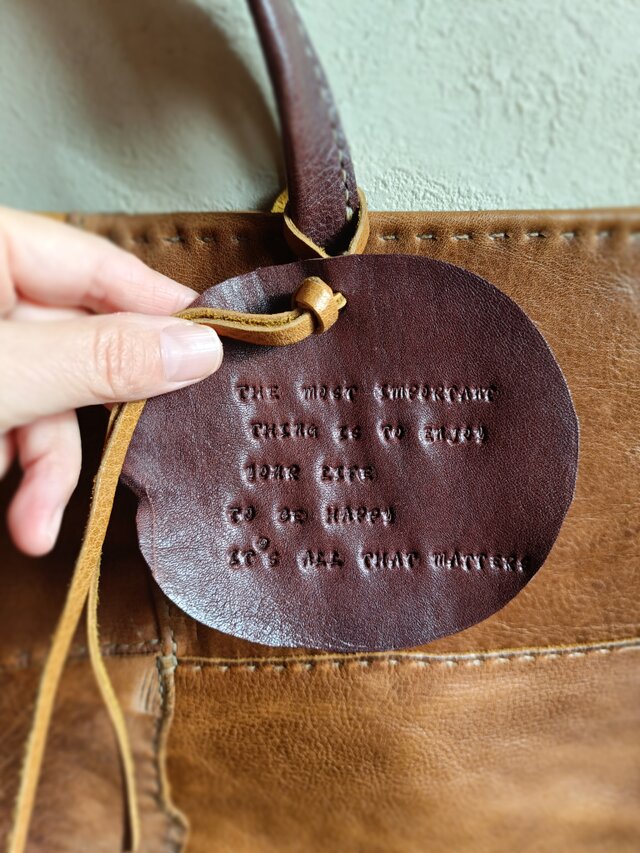 パッチtote マスタード ダークブラウン オイルシュリンクレザー | iichi 日々の暮らしを心地よくするハンドメイドやアンティークのマーケットプレイス