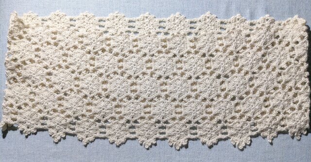 Snow Lace 雪の結晶モチーフつなぎのスヌード(オフホワイト) | iichi 日々の暮らしを心地よくするハンドメイドやアンティークのマーケットプレイス