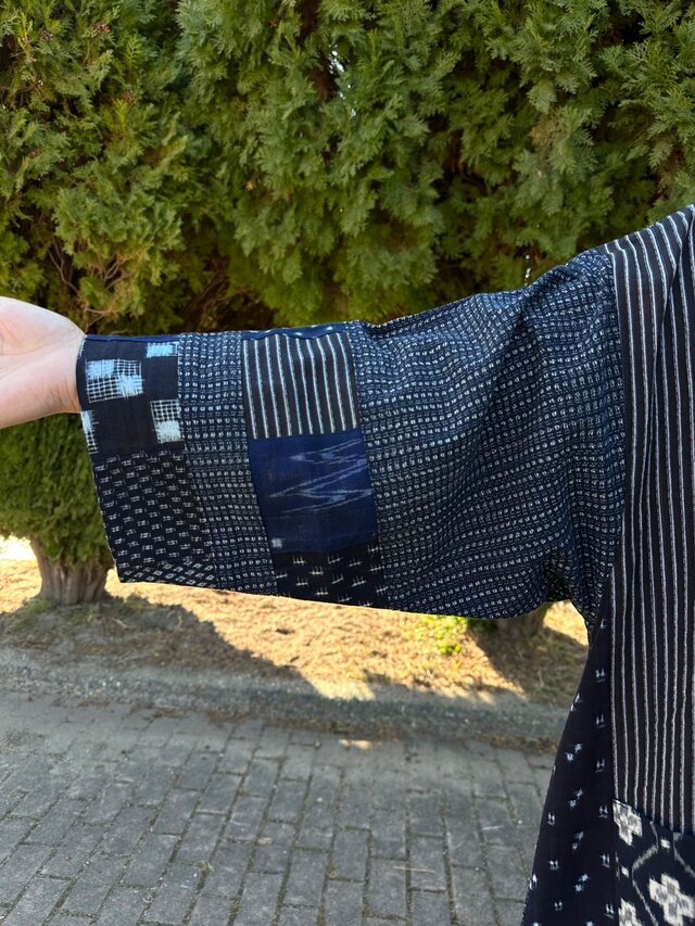 伊予絣、書生絣、藍染ネイビー系、一点物、 パッチワーク ロングワンピース | iichi 日々の暮らしを心地よくするハンドメイドやアンティークのマーケットプレイス