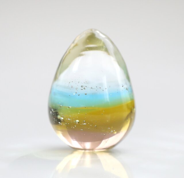 ガラスの雫の小さなオブジェ 「clear tropical sunset」 | iichi 日々の暮らしを心地よくするハンドメイドやアンティークのマーケットプレイス