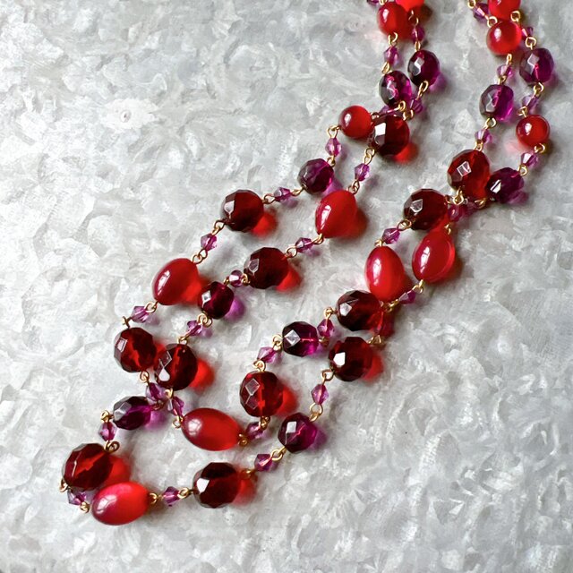 N262-ヴィンテージネックレス・U.S.A. Red Purple Berry Color Double Beads | iichi 日々の暮らしを心地よくするハンドメイドやアンティークの ...