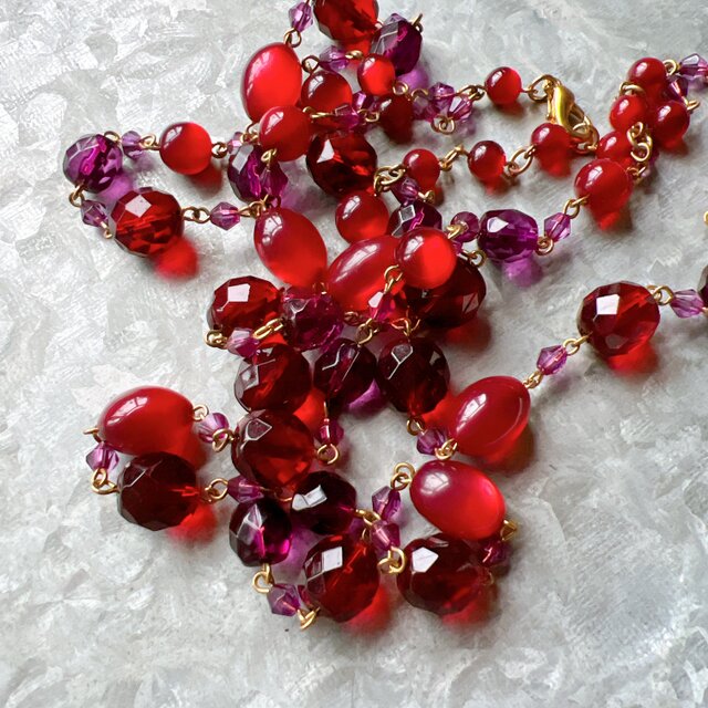 N262-ヴィンテージネックレス・U.S.A. Red Purple Berry Color Double Beads | iichi 日々の暮らしを心地よくするハンドメイドやアンティークの ...