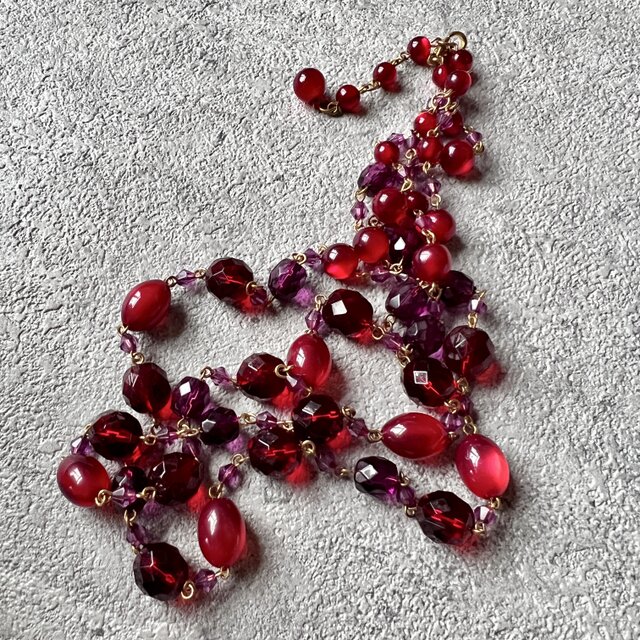 N262-ヴィンテージネックレス・U.S.A. Red Purple Berry Color Double Beads | iichi 日々の暮らしを心地よくするハンドメイドやアンティークの ...