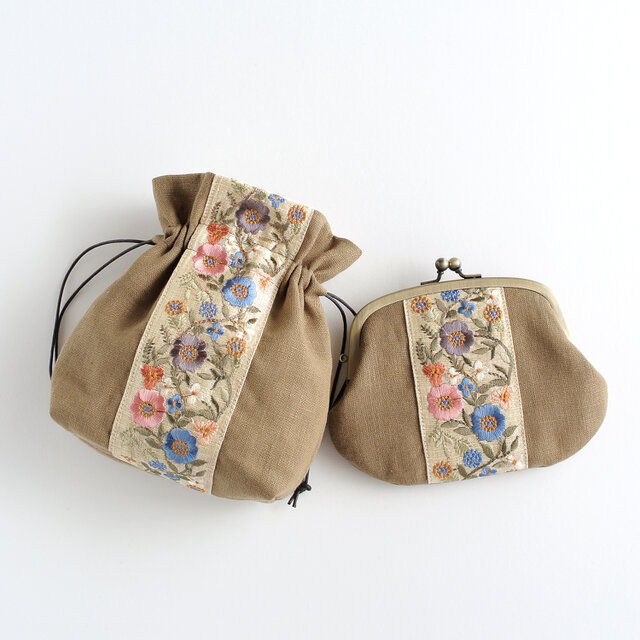 リネンとインド刺繍リボンの親子がま口財布 カーキ | iichi 日々の暮らしを心地よくするハンドメイドやアンティークのマーケットプレイス