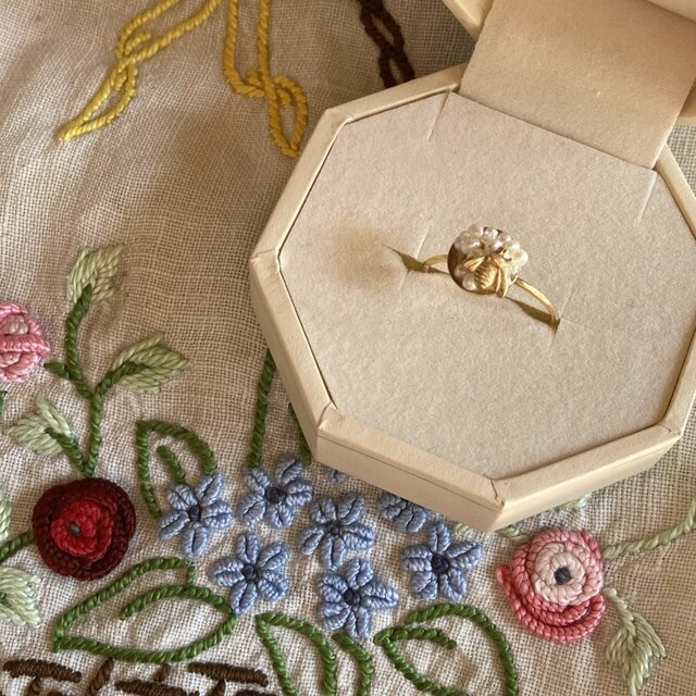 ”14kg” 蜂とケシパールのリング | iichi 日々の暮らしを心地よくするハンドメイドやアンティークのマーケットプレイス