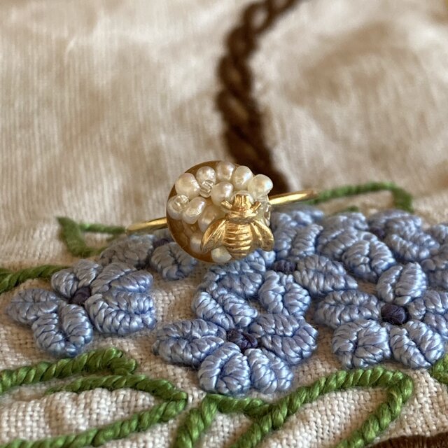 ”14kg” 蜂とケシパールのリング | iichi 日々の暮らしを心地よくするハンドメイドやアンティークのマーケットプレイス