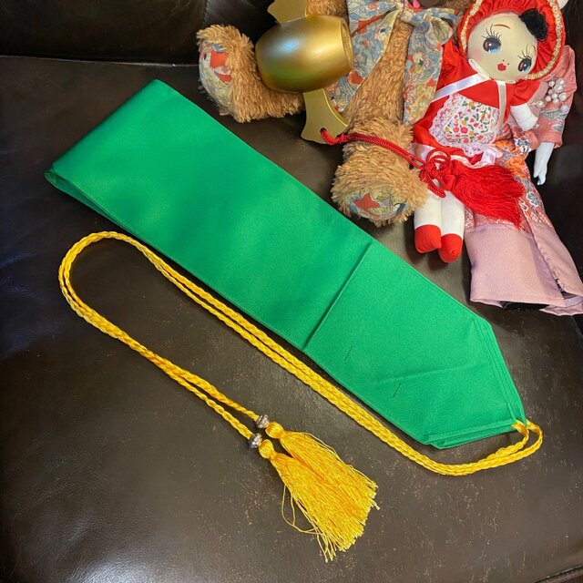 着物 リメイク ワンピース ドレス｜洗える 化繊 帯サッシュベルト｜和洋折衷 レトロ ハンドメイド｜黒地にカラフル KW-724 | iichi 日々の暮らしを心地よくするハンドメイドや ...