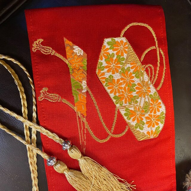 着物 リメイク ワンピース ドレス｜洗える 化繊 名古屋帯サッシュベルト｜和洋折衷 豪華な唐草模様と華やかな花々 KW-728 | iichi 日々の暮らしを心地よくするハンドメイドや ...