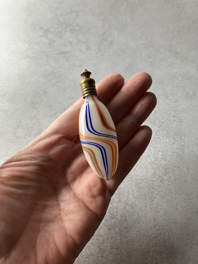 109 アンティーク ヴェネチアンガラスの香水瓶 | iichi 日々の暮らしを心地よくするハンドメイドやアンティークのマーケットプレイス