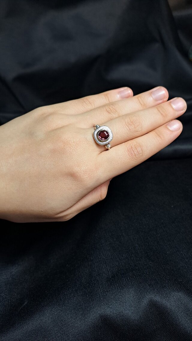 11.5号 VSクラリティ 艶やかロードライトガーネットK18&シルバーリング | iichi 日々の暮らしを心地よくするハンドメイドやアンティークのマーケットプレイス
