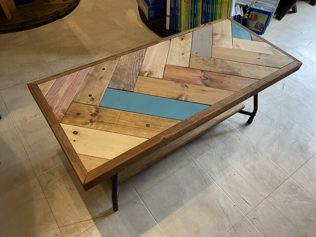 在庫あり 即納 hotaru ローテーブル リビング 棚付き ヘリンボーン アイアン 一点物 アップサイクル | iichi 日々の暮らしを心地よくするハンドメイドやアンティークのマーケットプレイス