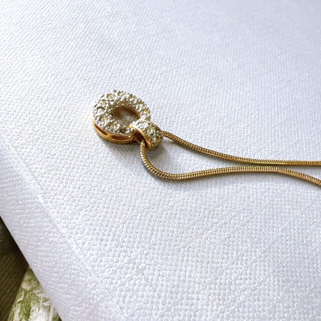 NA108-【 AVON 】エイボン・ヴィンテージネックレス Rhinestone Circle Gold Tone | iichi 日々の暮らしを心地よくするハンドメイドやアンティークの ...