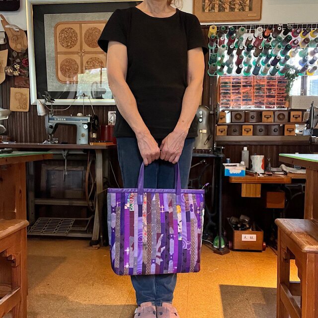 革と古布のパッチワークトート（ブルー）01021-14 | iichi 日々の暮らしを心地よくするハンドメイドやアンティークのマーケットプレイス