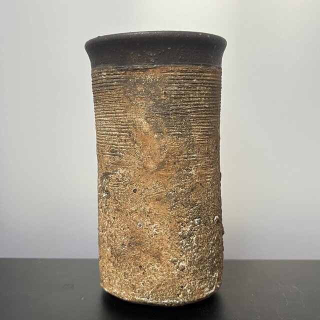 雛付きリバーシブル花器 焼締&泥彩&黒釉 No.7 | iichi 日々の暮らしを心地よくするハンドメイドやアンティークのマーケットプレイス