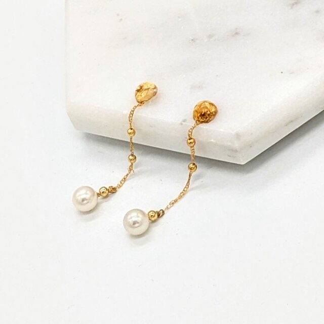 入園入学式にどうぞ パール あこや真珠と24k金箔と16KGPのビーズチェーンの ピアスイヤリング【2111】 | iichi 日々の暮らしを心地よくするハンドメイドやアンティークのマーケットプレイス