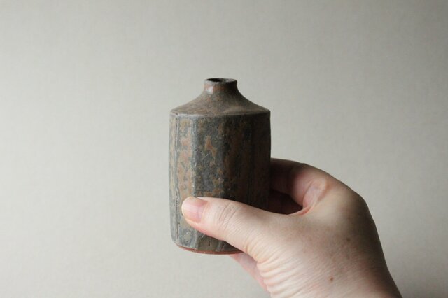 縞しのぎ 花器 錆ブルーグレー SS a | iichi 日々の暮らしを心地よくするハンドメイドやアンティークのマーケットプレイス