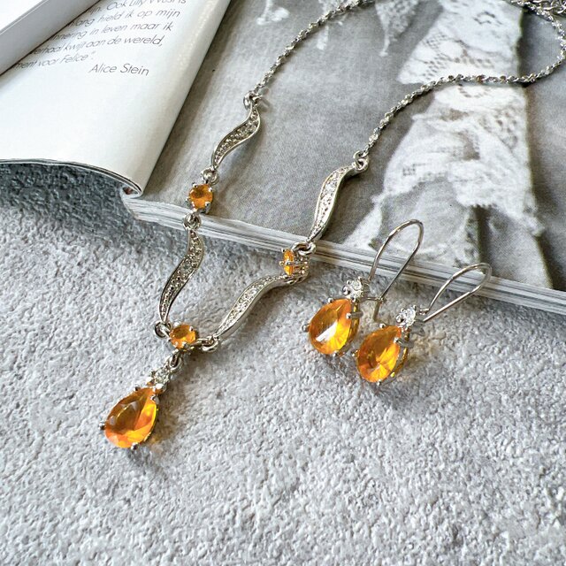 NA110-【 AVON 】エイボン・ヴィンテージネックレス 2006 Silver Tone Citrine Glass | iichi 日々の暮らしを心地よくするハンドメイドやアンティーク ...