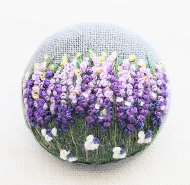 刺繍ブローチ 揺れるラベンダー②のコピー | iichi 日々の暮らしを心地よくするハンドメイドやアンティークのマーケットプレイス
