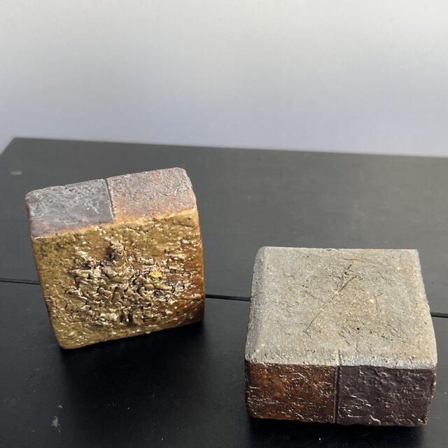 雛 香合(陶匣) 灰志野 市松紋 No.2 | iichi 日々の暮らしを心地よくするハンドメイドやアンティークのマーケットプレイス