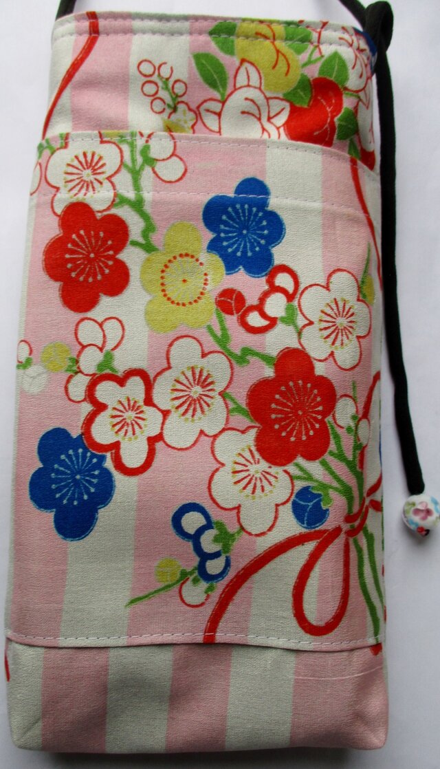 8141 花柄の着物で作ったポーチ＃送料無料 | iichi 日々の暮らしを心地よくするハンドメイドやアンティークのマーケットプレイス