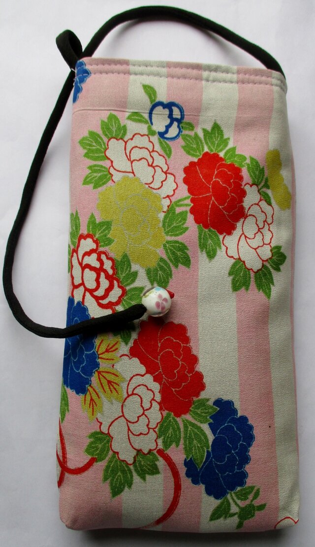 8141 花柄の着物で作ったポーチ＃送料無料 | iichi 日々の暮らしを心地よくするハンドメイドやアンティークのマーケットプレイス