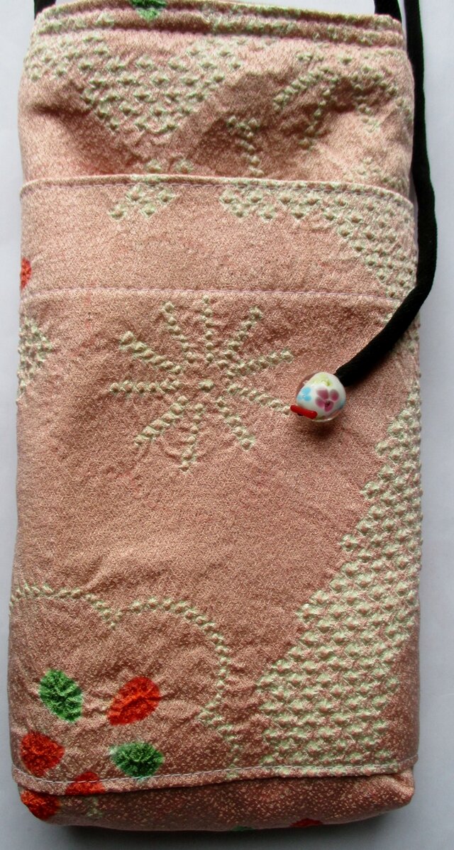 8141 花柄の着物で作ったポーチ＃送料無料 | iichi 日々の暮らしを心地よくするハンドメイドやアンティークのマーケットプレイス