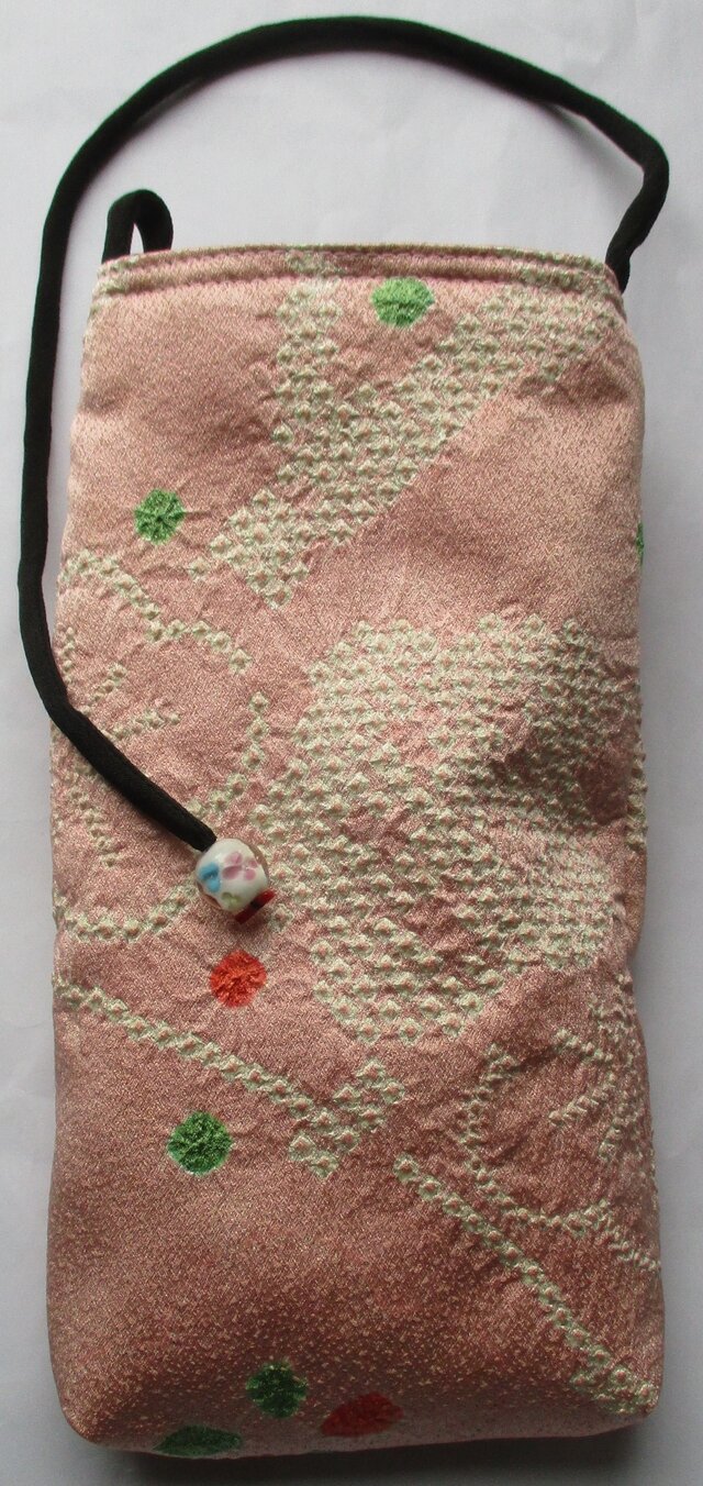 8141 花柄の着物で作ったポーチ＃送料無料 | iichi 日々の暮らしを心地よくするハンドメイドやアンティークのマーケットプレイス