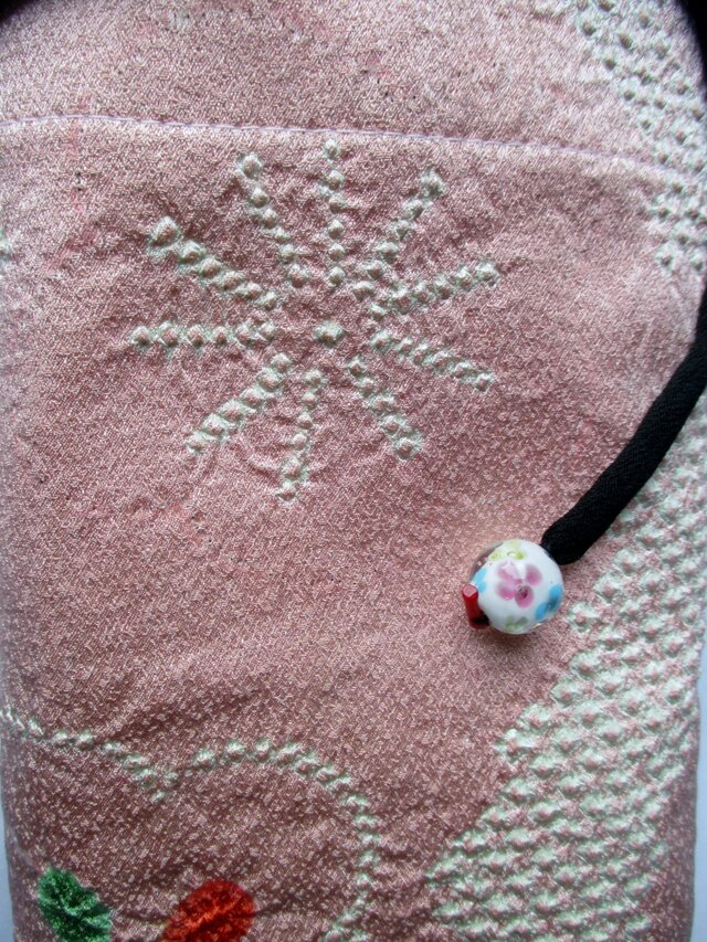 8141 花柄の着物で作ったポーチ＃送料無料 | iichi 日々の暮らしを心地よくするハンドメイドやアンティークのマーケットプレイス