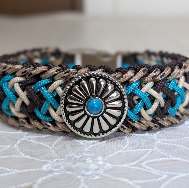 目を引くターコイズカラーのバックル首輪 小型犬用 (内周25cm) お揃いのリードと共に | iichi 日々の暮らしを心地よくするハンドメイドやアンティークのマーケットプレイス