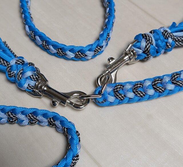 太めのラブラブ編みショルダーリード（全長230cm） 大型犬用 お揃いの首輪もあります | iichi 日々の暮らしを心地よくするハンドメイドやアンティークのマーケットプレイス