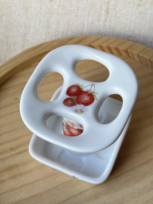 いちご 歯ブラシスタンド | iichi 日々の暮らしを心地よくするハンドメイドやアンティークのマーケットプレイス