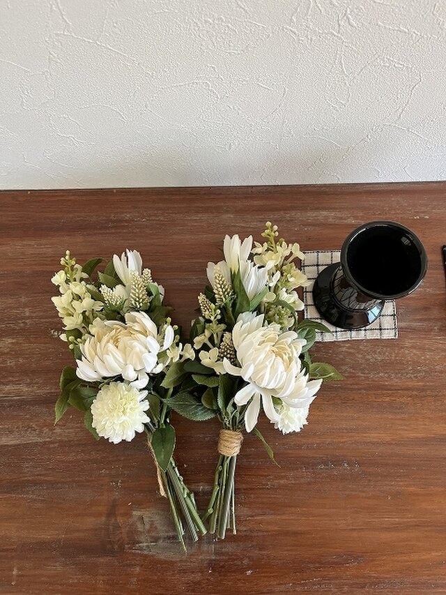 お仏花ブーケ 】スタンダードマム （W) | iichi 日々の暮らしを心地よくするハンドメイドやアンティークのマーケットプレイス