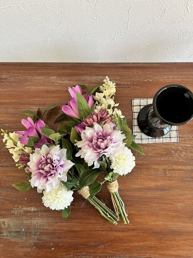 お仏花ブーケ 】ダリア グラデーションピンク (P) | iichi 日々の暮らしを心地よくするハンドメイドやアンティークのマーケットプレイス