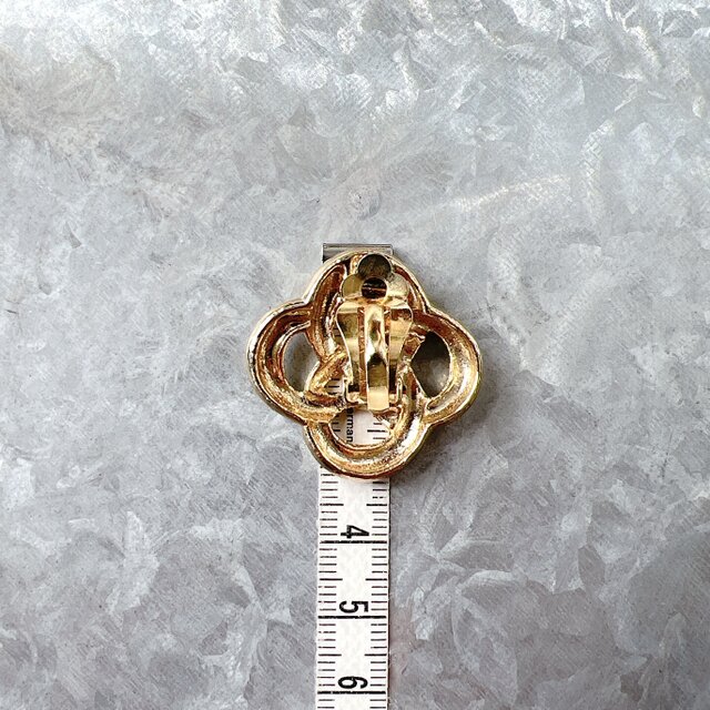 Y1076-ヴィンテージイヤリング U.S.A. 1970〜80s Gold Tone Loose Knot | iichi 日々の暮らしを心地よくするハンドメイドやアンティークのマーケットプレイス