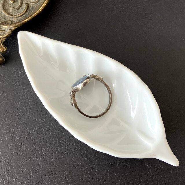 フランス奇跡のメダイのリング - silver leaf blue | iichi 日々の暮らしを心地よくするハンドメイドやアンティークのマーケットプレイス