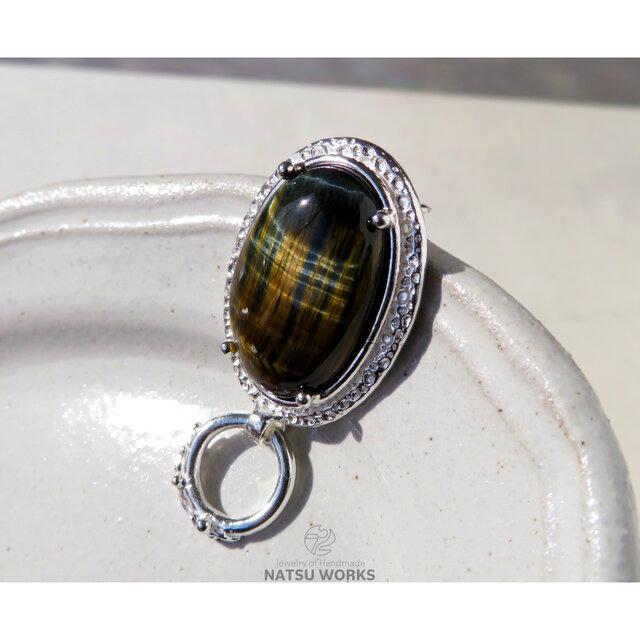タイガーアイ ブローチ / Tiger Eye Silver Brooch | iichi 日々の暮らしを心地よくするハンドメイドやアンティークのマーケットプレイス