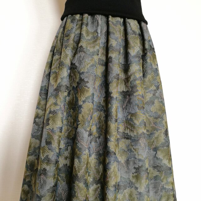 着物リメイク＊タックスカート | iichi 日々の暮らしを心地よくするハンドメイドやアンティークのマーケットプレイス