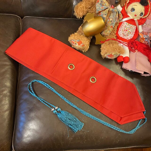 名古屋帯リメイク サッシュベルト 飾り帯 和洋折衷 ウエストマーク L〜LL 鮮やかな赤地に情熱的な花の刺繍 ROB-81 | iichi 日々の暮らしを心地よくするハンドメイドやアンティーク ...