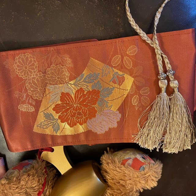 着物 リメイク セミロング ワンピース ドレス 化繊 名古屋帯 和洋折衷 深い青に鮮やかな橙色の花々が舞い踊る KW-768 | iichi 日々の暮らしを心地よくするハンドメイドや ...